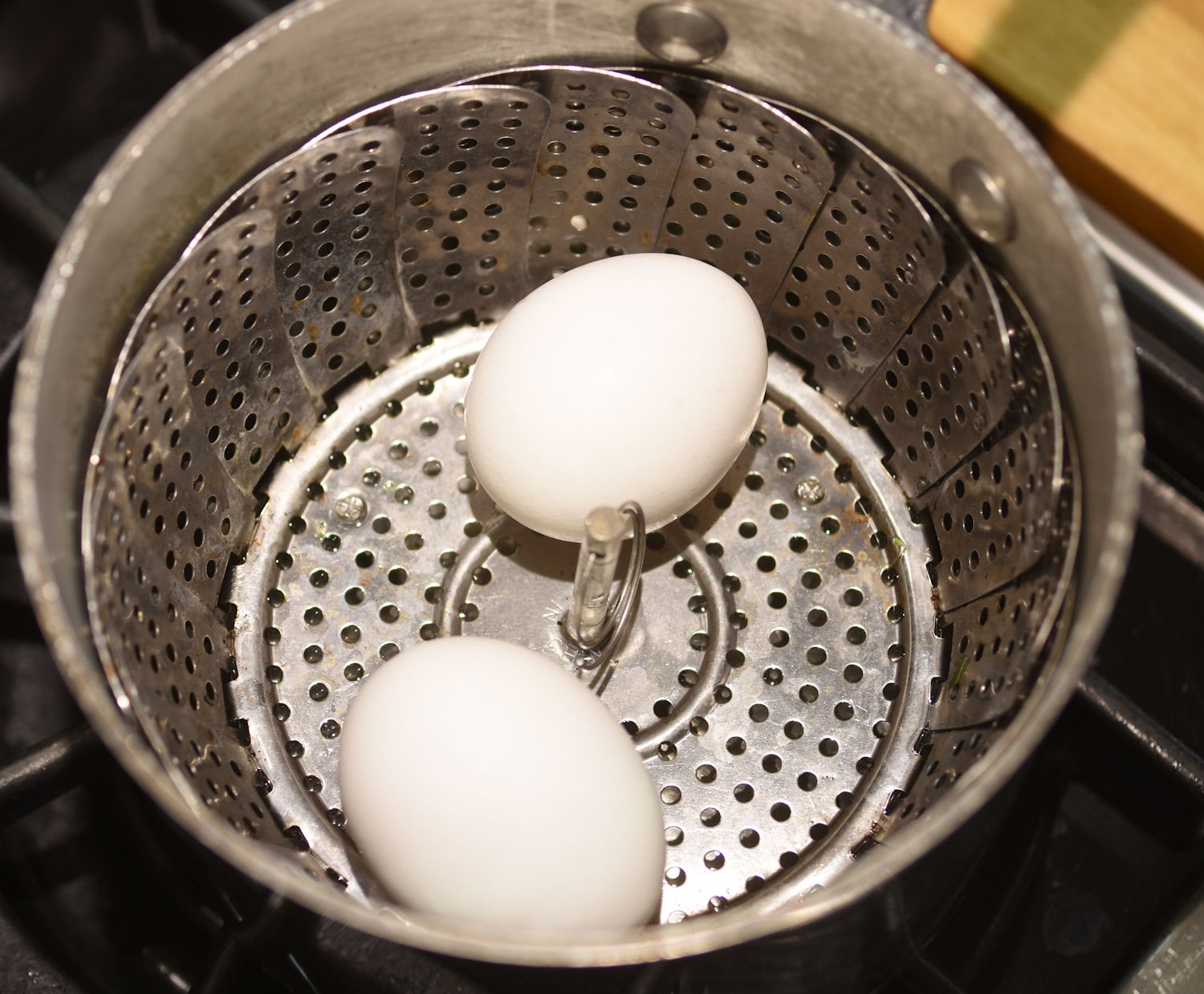 Soft-boiled eggs and egg cups – Food Science Institute